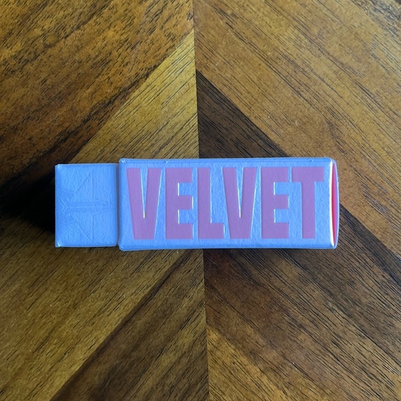 Jeffree Star | Makeup | Jeffree Star Laced Cake Velvet Trap Lipstick ...